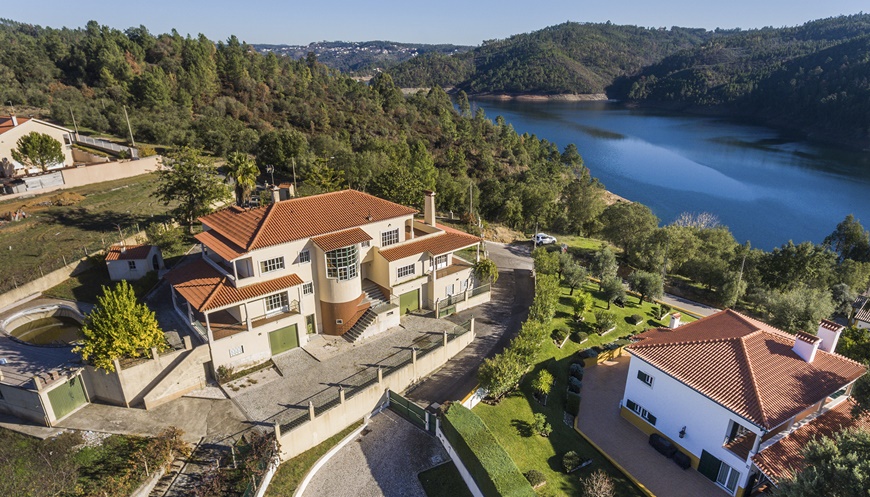 Moradia com vista para a Barragem de Castelo de Bode - Equipa Gameiro